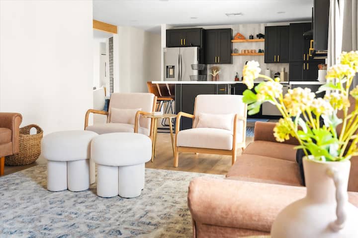 Minton Manor | Stylish Poolside Retreat In Tempe - Tempe, AZ