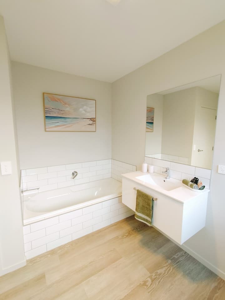 Lake Dunstan Retreat - Bannockburn, New Zealand