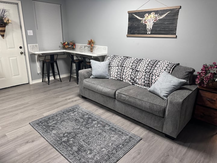 Downtown 2br | Cafés, Bars & Dining Steps Away - Brownsville, TX