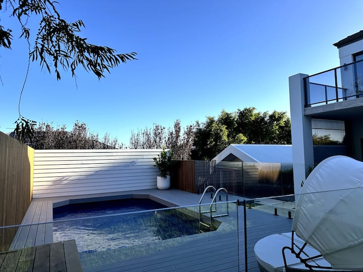 'Saltwater' ~ The Pool House - East Fremantle