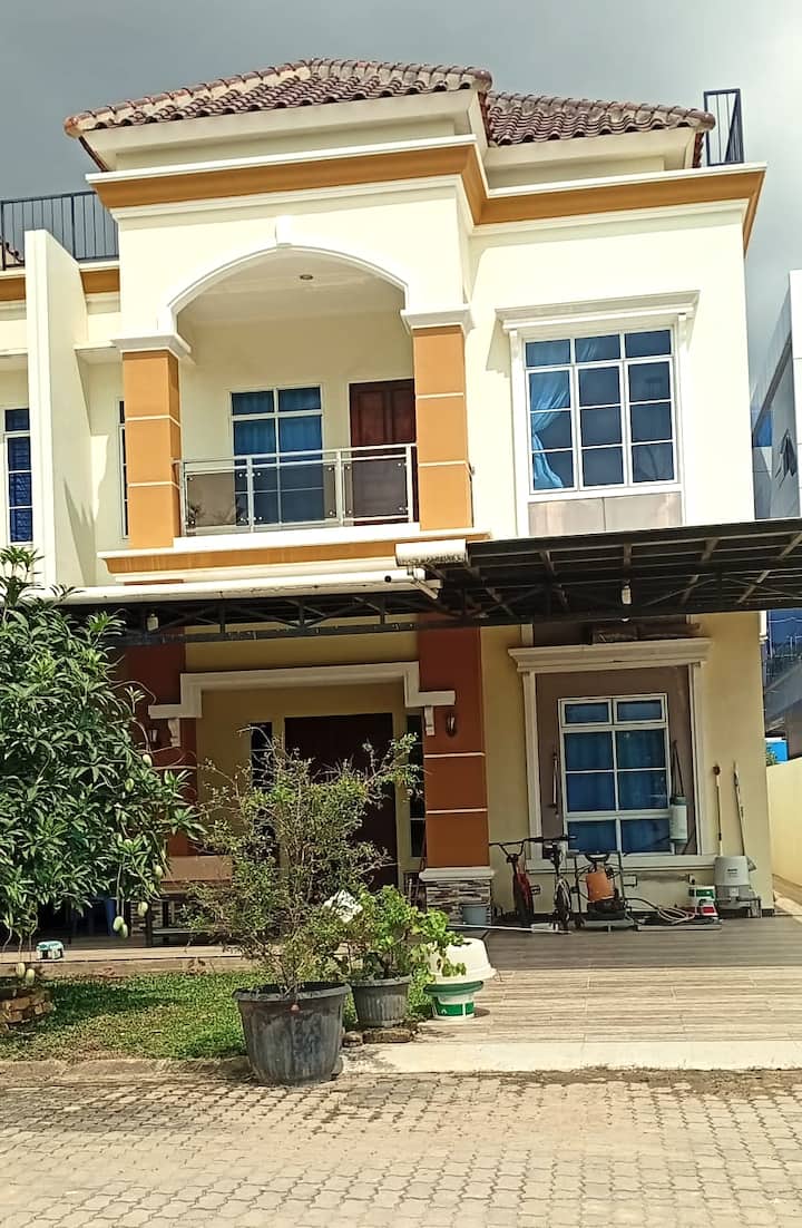 Big 3br House • Golden City Bengkong • 10 Pax - Batam