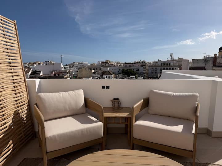 Boutique 2br In Heart Of Old Town, Rooftop Terrace - Estepona