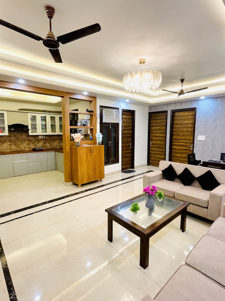 White Lotus Apartment By Gurvíì | Luxury 2bhk - Rishikesh