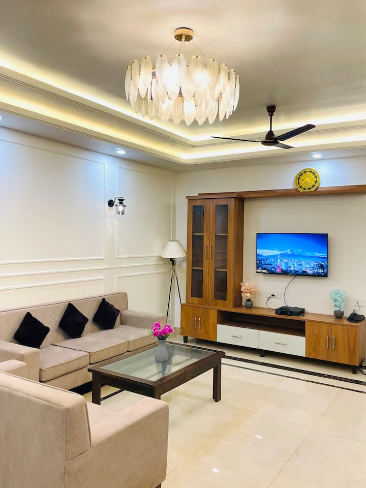 White Lotus Apartment By Gurvîí | Luxury 2bhk - Rishikesh