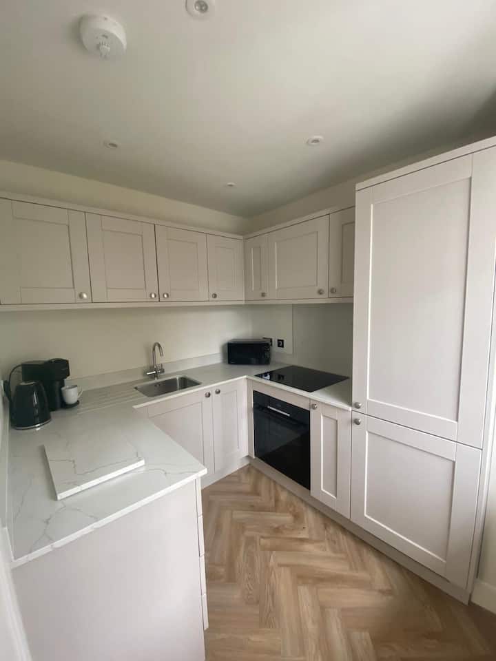 Stylish City-centre Flat With Double Bed - Bath