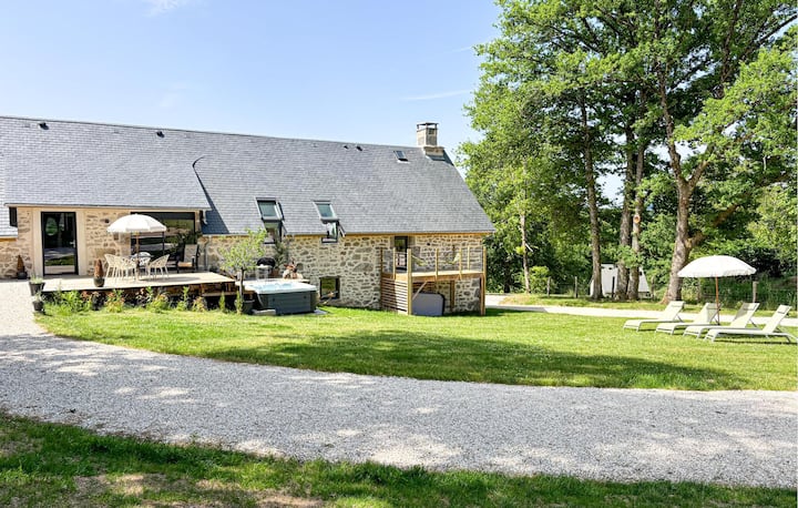 Nice Home In Alleyrat With Wifi - Corrèze