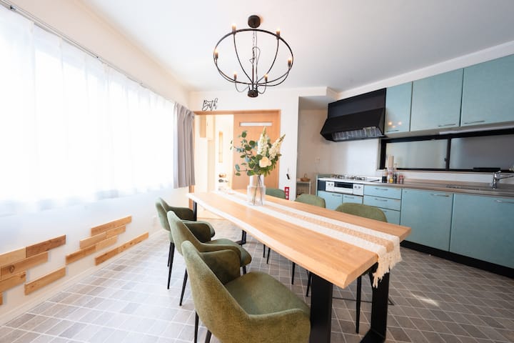 3階建て貸切一軒家／最大13名宿泊可／寝室4部屋／2バスルーム／名古屋駅まで車で15分／駐車場2台 - Nagoya