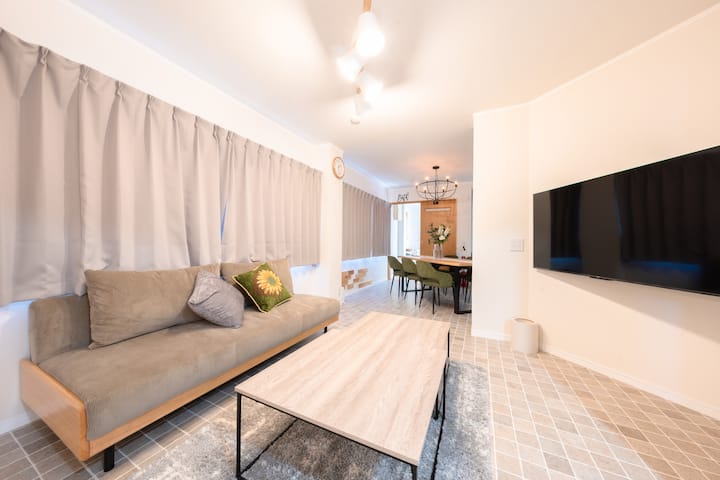 3階建て貸切一軒家/最大13名宿泊可/寝室4部屋/2バスルーム/名古屋駅まで車で15分/駐車場2台 - Nagoya