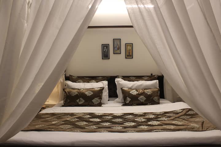 Noble Nook
Where Heritage Meets Luxury. - Jodhpur
