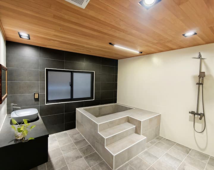 漫步國華–附車位/4-8人 民宿 | 包棟 | 友愛街‧海安路徒步區 | Slow‧tainan - Tainan City