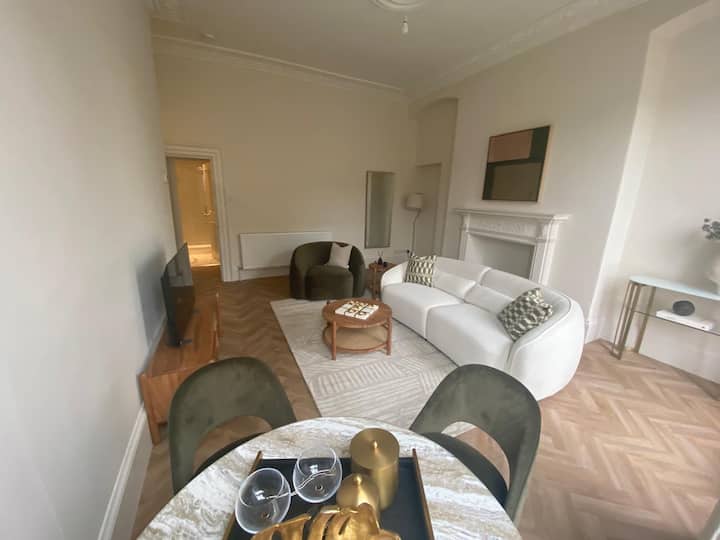 Charming Period Apartment Steps From Bath Abbey - Bath