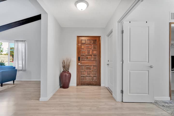 Xl House/5bd/4bth/tvs All Bdrms/wi-fi/2 Kitchens - Apple Valley, CA