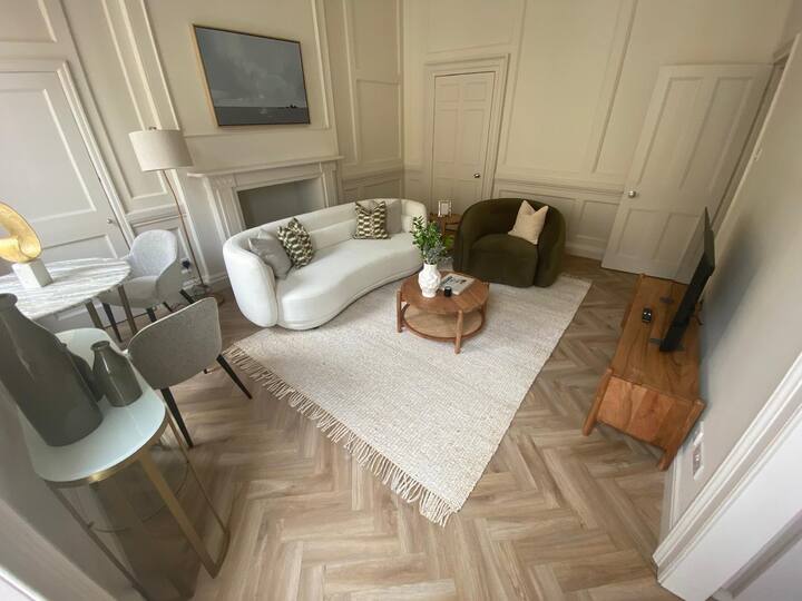 Modern Comfort In A Classic Bath Setting - Bath
