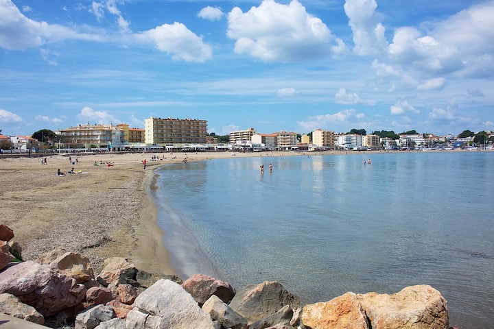 A 100 Mts De La Playa, Dos Piscinas, Wifi. - La Escala