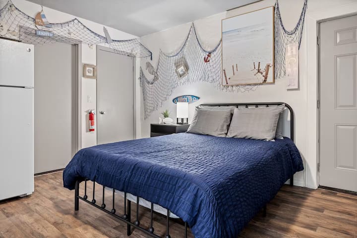 Cozy Studio In Citrus Heights W/ Parking! - Citrus Heights, CA