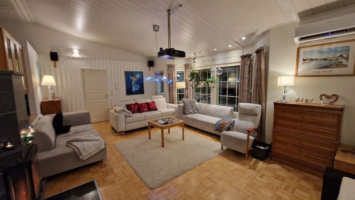 Omakotitalo Lämpimällä Lasiterassilla - Nummela