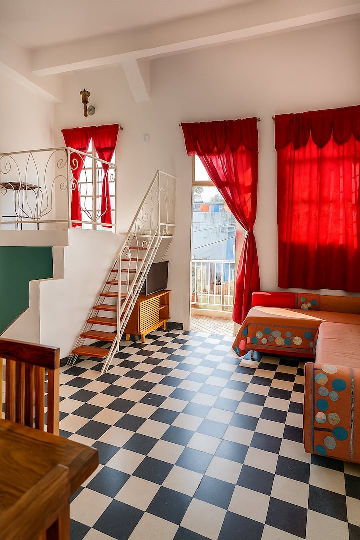 Casa Entera Con Balcón Por Carlos Iii. Centro Hab. - Havana
