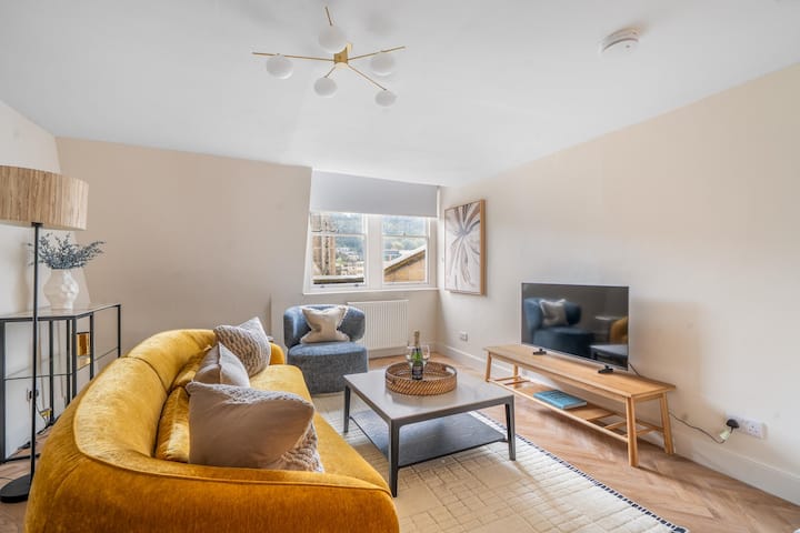 City-centre Stay With King Bed Comfort - Bath