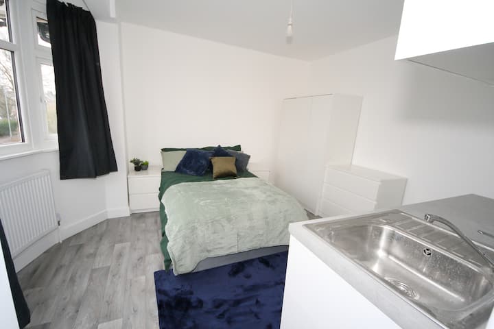 2335 Clean Large Ensuite Double Room With Bathroom - Luton