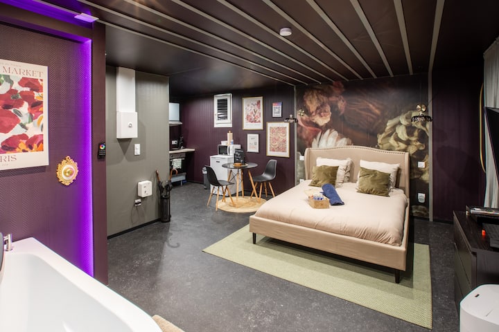 Deluxe Studio #1 • Dark Floral • Parking Gratuit • - Mulhouse
