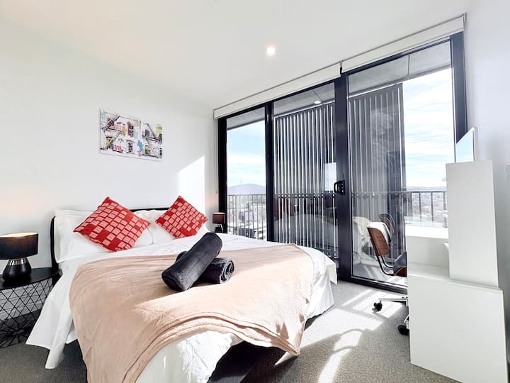 2b2b Apt Chinatown City With Mountain View - Belconnen