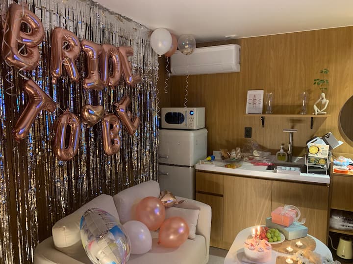 너와나파티룸 [Room.102호] 닌텐도 40종｜65인치 티비 ｜감성 숙소｜ - Seoul