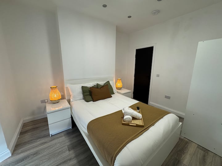 Last Minute Discount 20% Off | Central | Balcony - Wellingborough
