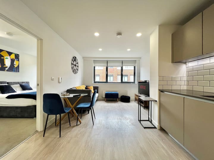 Modern Apartment | Central Bedford - Bedford