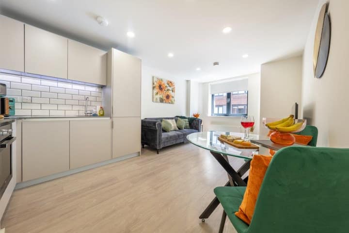 Modern 1br Apartment | Central Bedford - Bedford