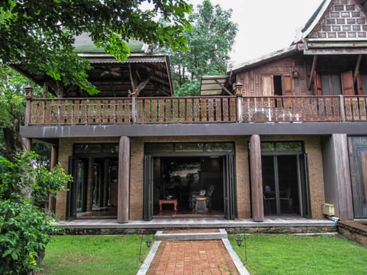 Peaceful Hideaway Villa - Nong Chok