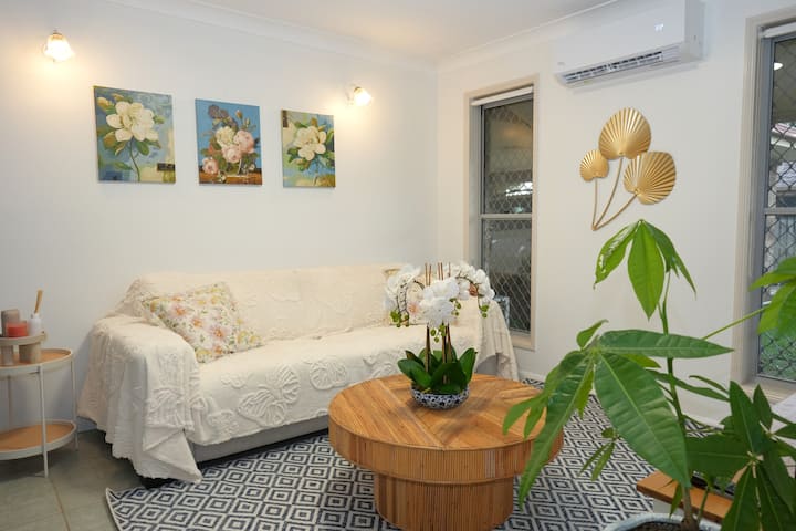 Comfortable 2-bedroom Suite • Full Amenities - Coochiemudlo Island