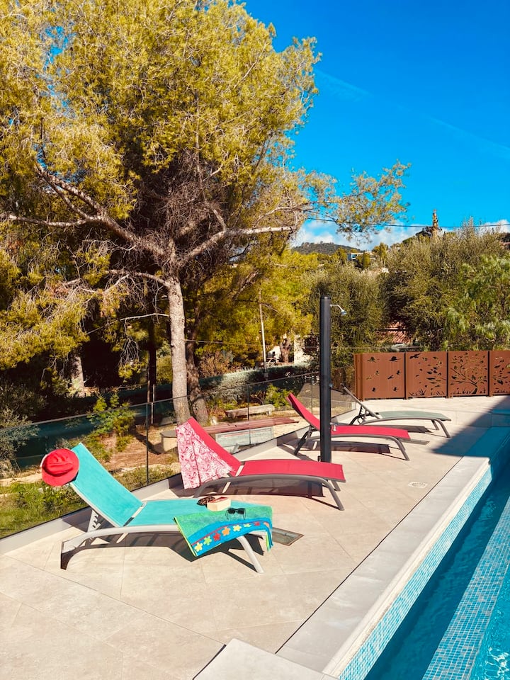 Haut De Villa + Studio Privé - Piscine - Classé 4* - Bormes-les-Mimosas