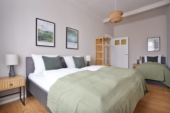 3 Bedrooms * Parking* Kitchen* Balcony* Home2share - Dessau