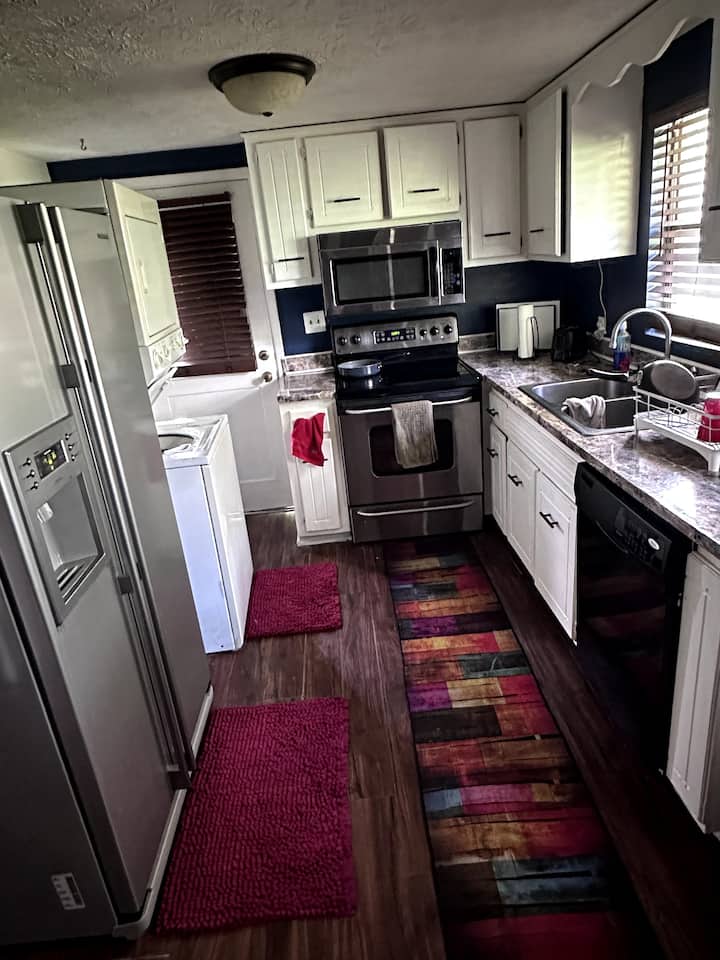 Cozy 1-2br Gem, Artsy Décor, Wi-fi + Pure Comfort. - Lake City, FL