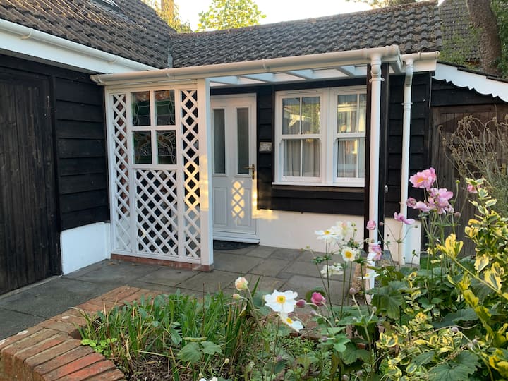 Garden Room Hideaway – Couples’ New Forest Stay - Ringwood