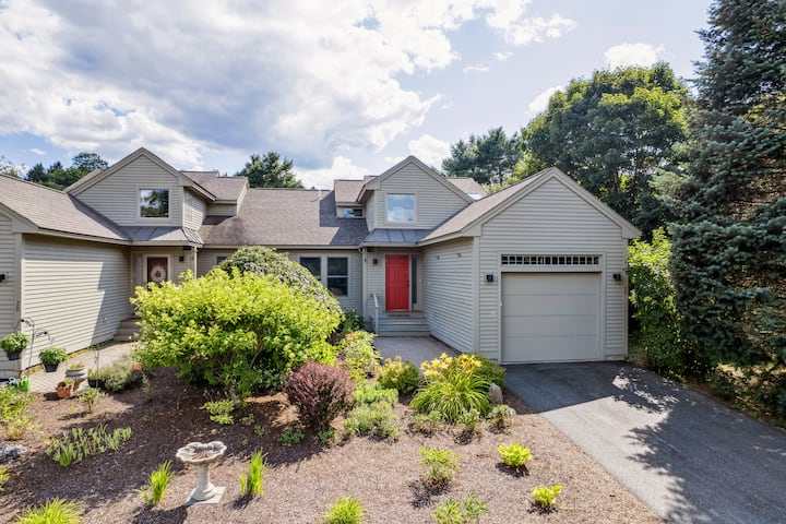 Townhome Overlooking 12th Hole In Quechee - Woodstock, VT