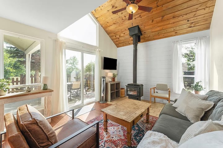 Sunny 2bd Condo With Patio In Boulder! - Boulder, CO