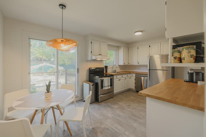 Charmante Maison De 3 Chambres Bien Entretenue! - Beloeil