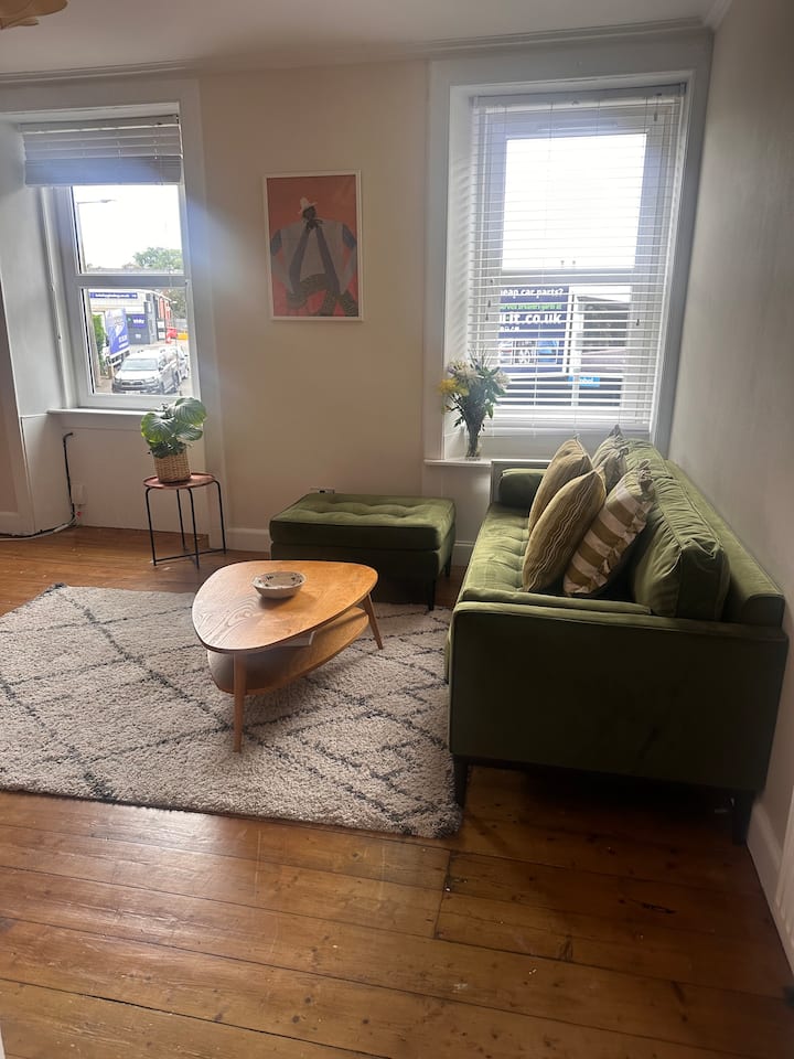 Bright & Spacious 2 Bedroom Flat Near City Centre - Edinburgh