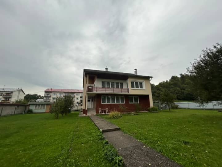 Dom S Výhľadom Na Hory A Záhradou Pri Potoku - Podbrezová