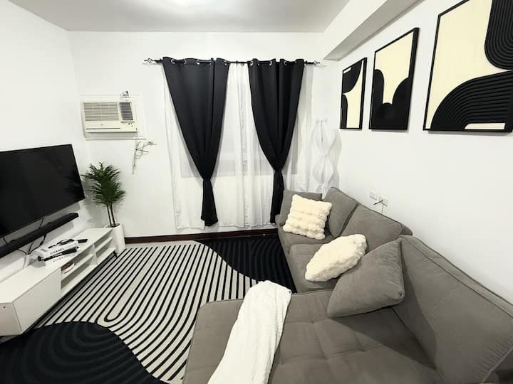 Chic Monochrome 1br Condo Unit In The Heart Of Cdo - Cagayán de Oro