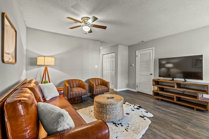 Chic Stay! Close To Duke, Unc, & Local Hospitals - Durham, NC