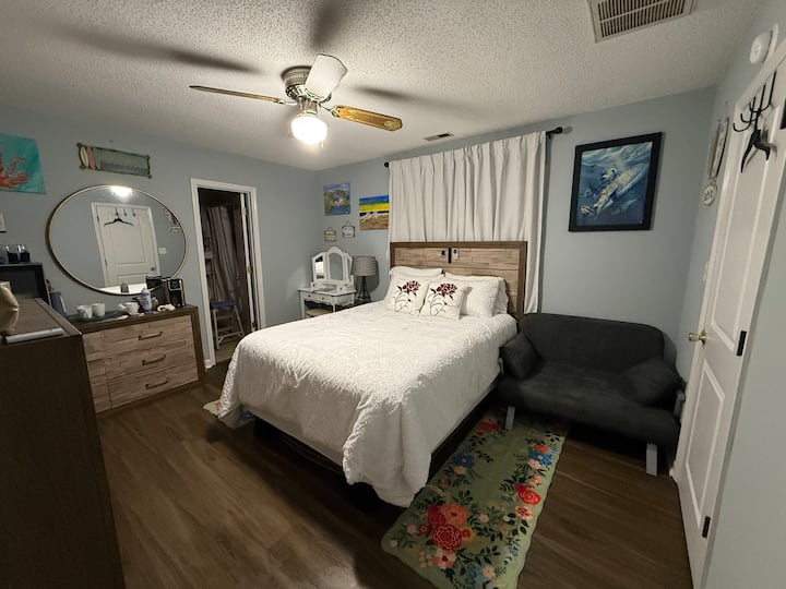 Coastal Retreat: Private Entrance Suite - Morehead City, NC
