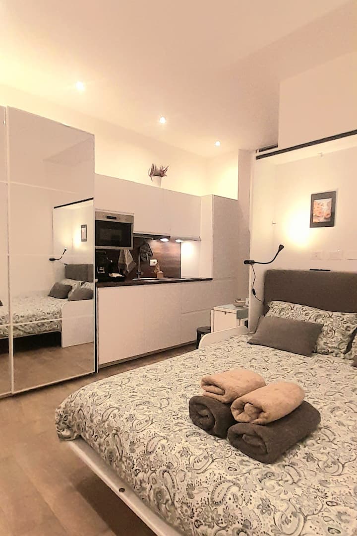 Fiori Certosa/sansiro
Mini Appartamento - Milan