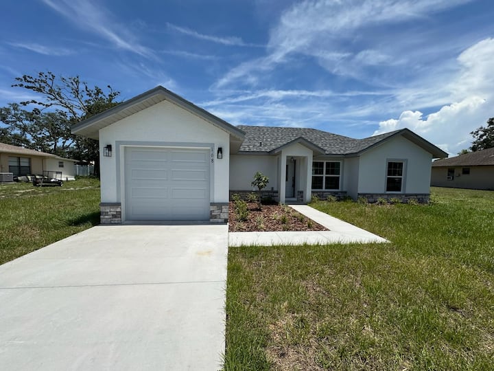 Lovely Home To Rest - Spring Hill, FL