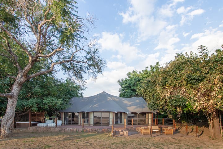 Mopani Safari Lodge With Game Drives - Zambia