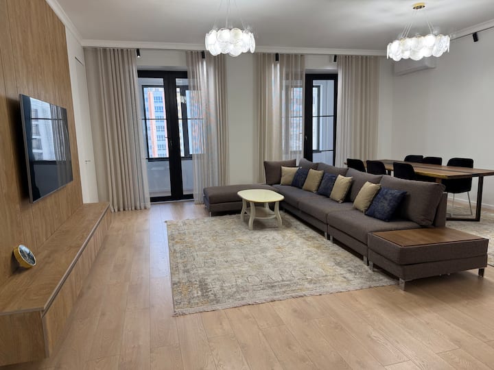 Elegant Family Apartment In The City Centre - Tadjikistan