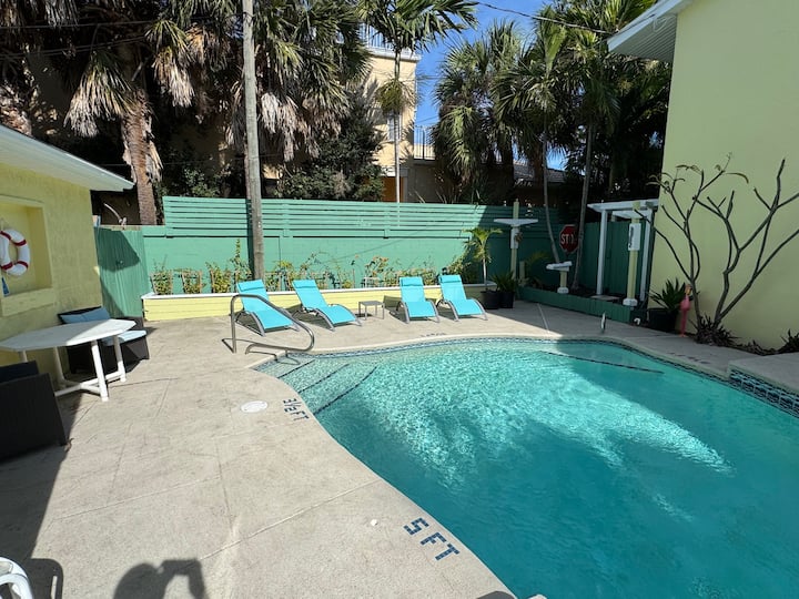 2 Bedroom Beach Getaway At Penguins On The Beach - Cocoa Beach, FL