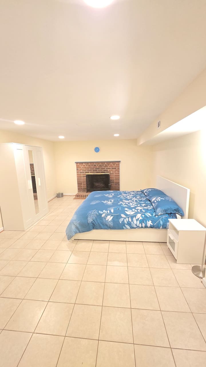2 Bedrooms Basement Apartment - Maryland