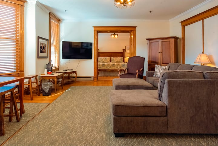 The Presidential Suite On Main Street Galena - Galena, IL